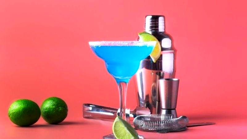 22 Fantastically Blue Cocktails That Will Have You Drink In Style ...