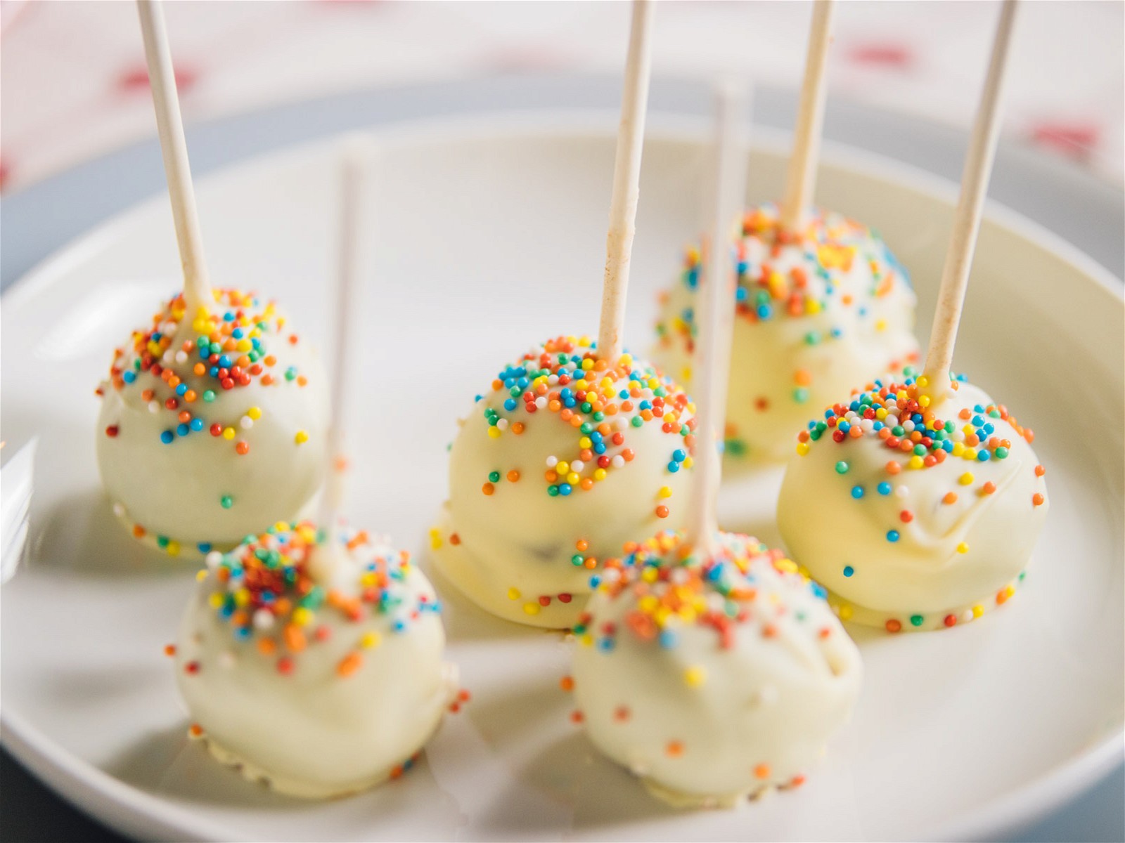 Yellow Cake Pops Recipe