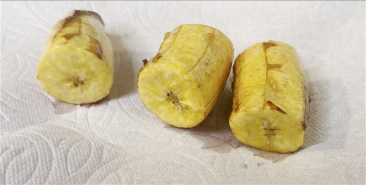 Tostones / Mofongo Cups Recipe (Fried Green Plantains) | herbanman