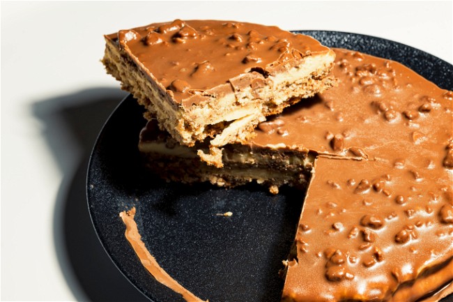 Exquisite Daim Pie Recipe | Crousti-Fondant Swedish Dessert