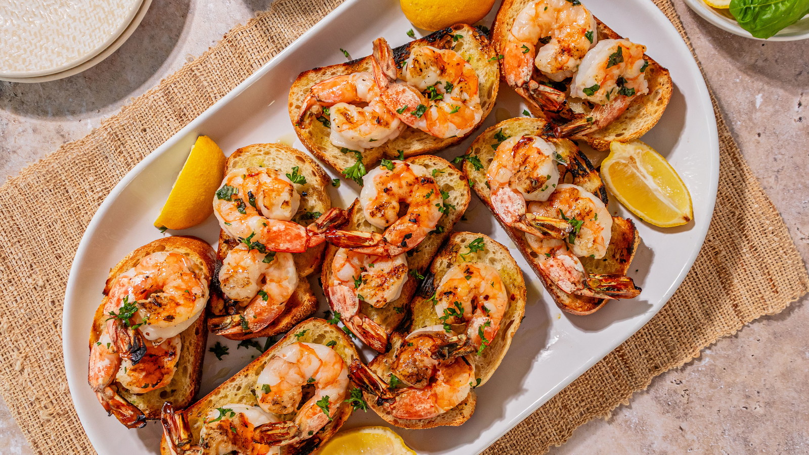 Herb Grilled Colossal Shrimp Over Grilled Garlic Bread – Sizzlefish